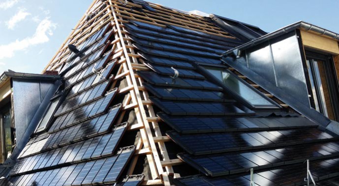 Photovoltaik: Solardachziegel liefern klimafreundliche Energie